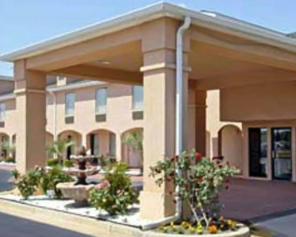 Gray Inn and Suites is a welcoming hotel in Gray, Georgia, offering ...