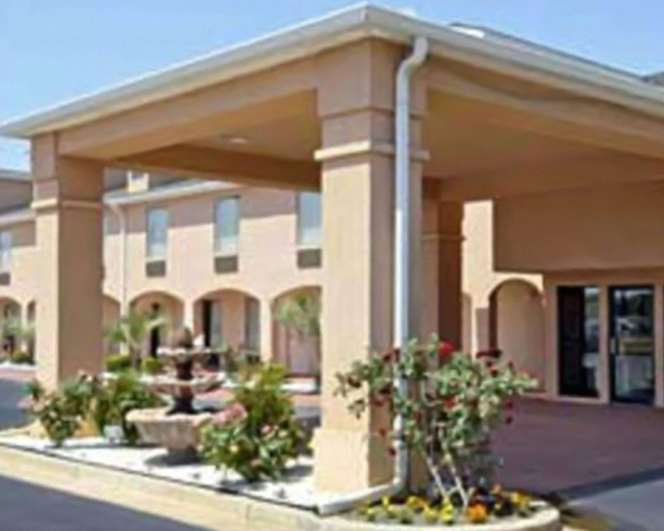 Gray Inn and Suites is a welcoming hotel in Gray, Georgia, offering ...