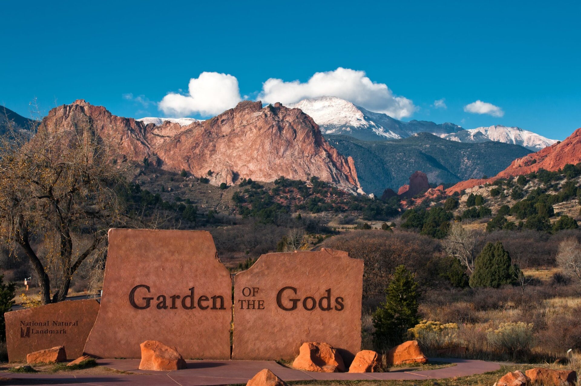 Hotel near downtown Manitou Springs and Pikes Peak attractions